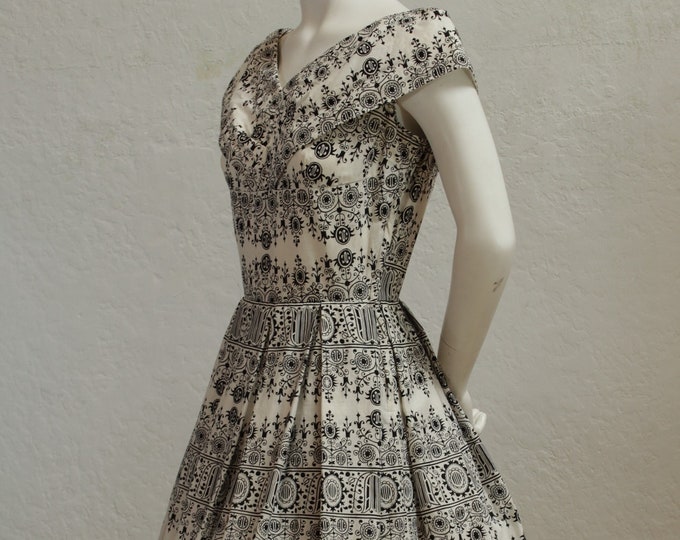 1950's "lady Alice" Dress in a Black and White Cotton Print With Full ...