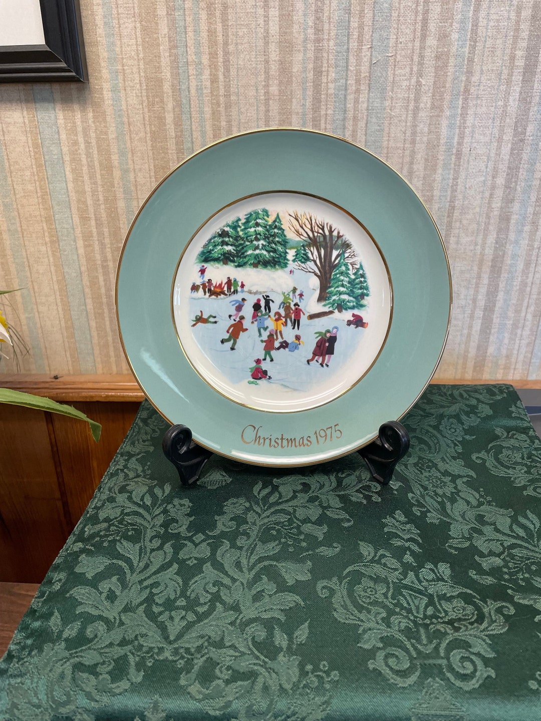 Vintage Avon Collectible Christmas Plate 1975 skater's on the Pond - Etsy