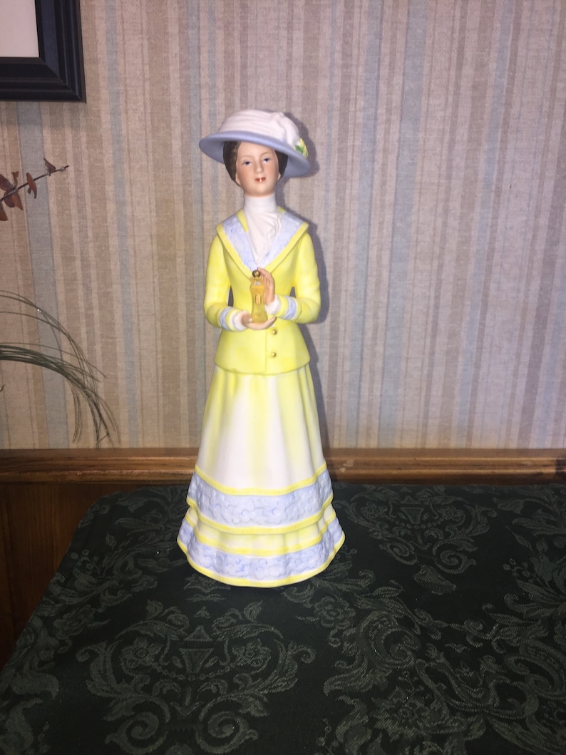 Vintage 1980 Avon Mrs. Albee Award Statue - Etsy