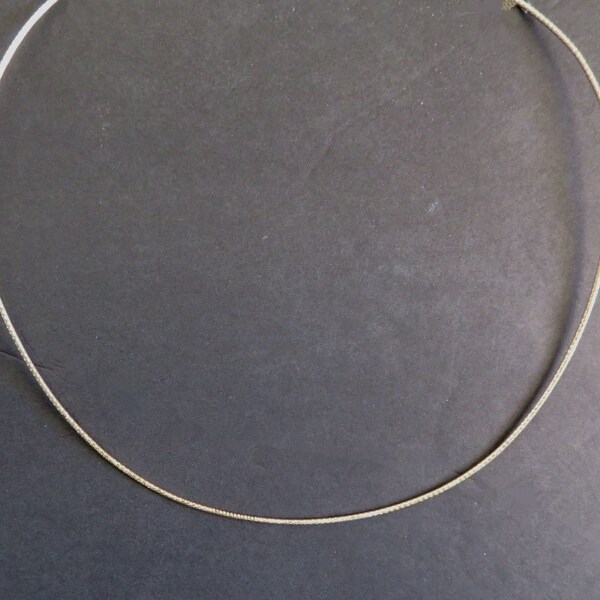 Gold Wire Necklace - Etsy