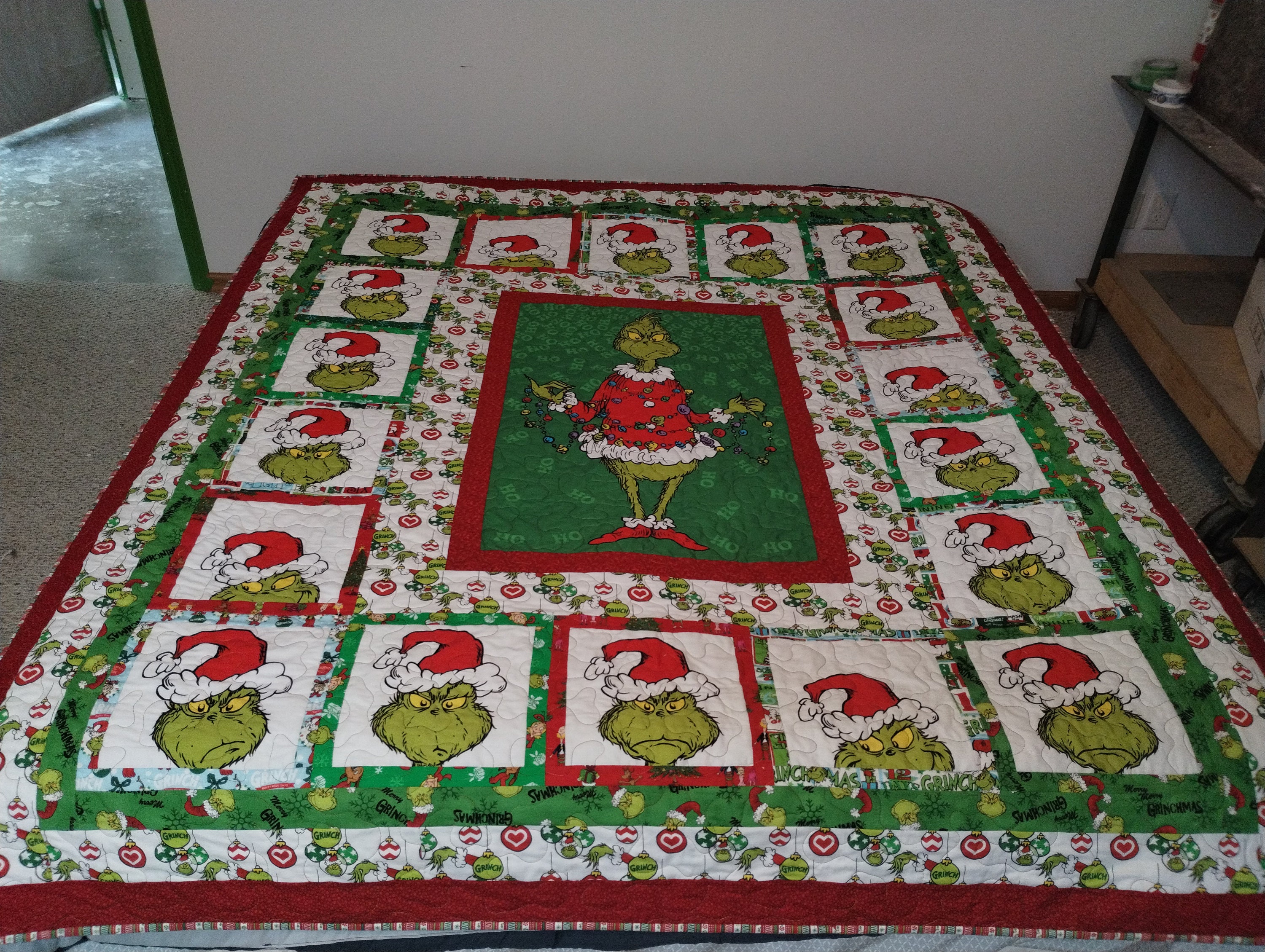 How the Grinch Stole Christmas ADE-20993-223 Along With FREE Quilt ...
