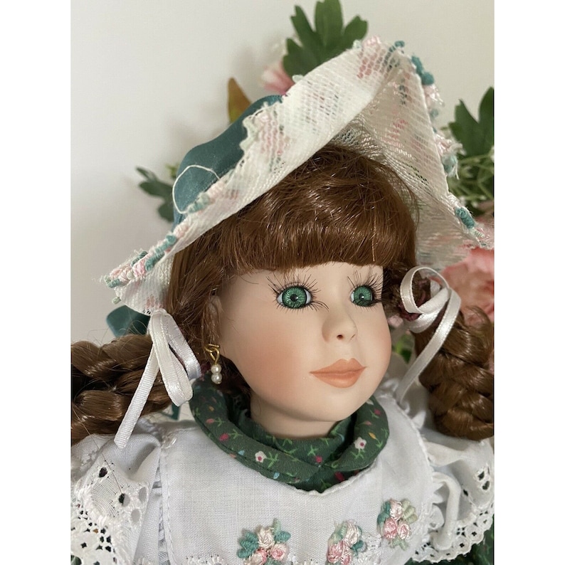 Paradise Galleries Porcelain erin the Legend of the Blarney Stone ...