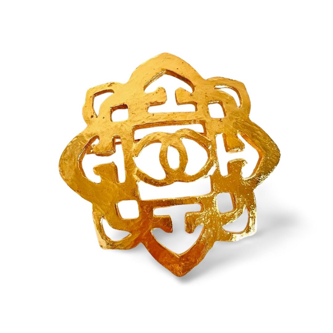 Vintage CHANEL Gold Tone Enblem Design, Brooch Pin With CC Mark ...