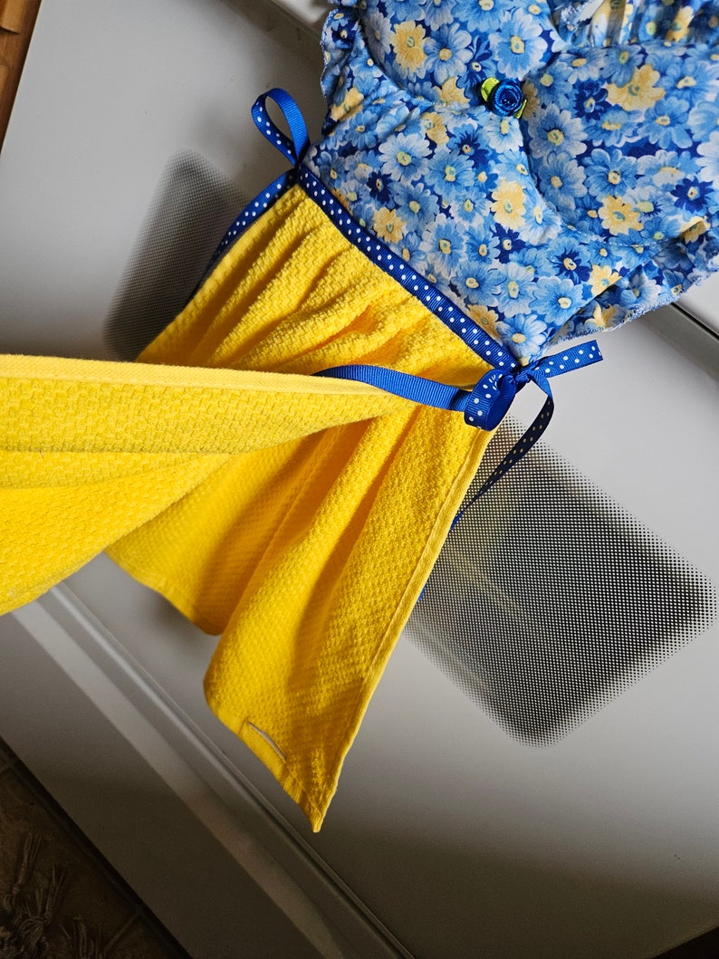 Daisies in Yellow and Blue Motif Kitchen Dress Oven Towel With Ruffles ...