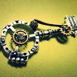 Steampunk Skeleton Key Pendant Gear Key Mixed Metal Antiqued Silver ...