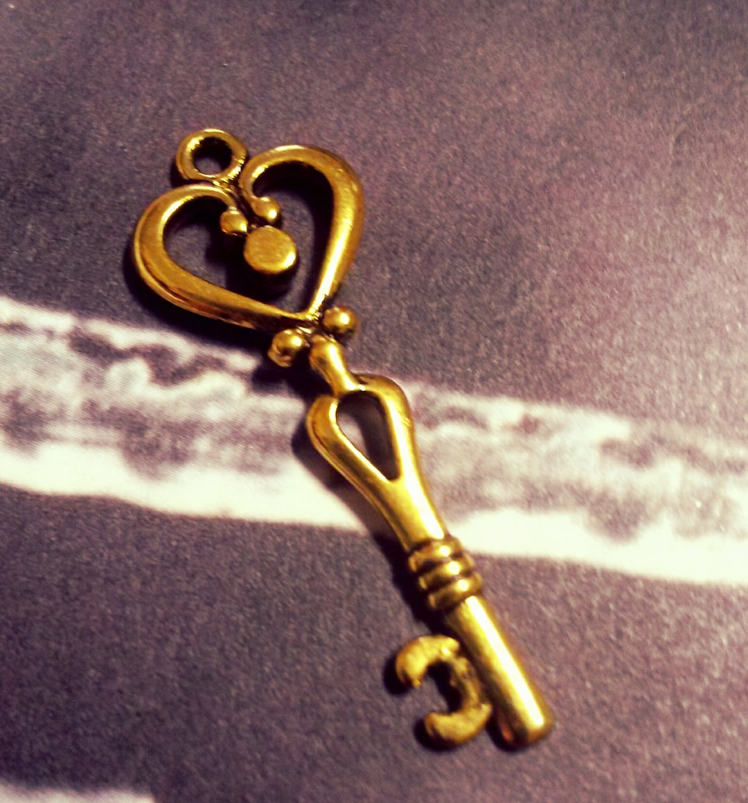 Heart Keys Antiqued Gold Keys Gold Key Charms Heart Skeleton Key ...