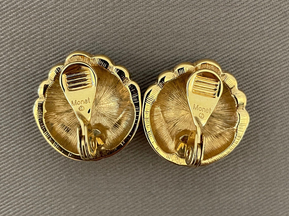 DECO MONET Shell Clip on Statement Earrings - Etsy