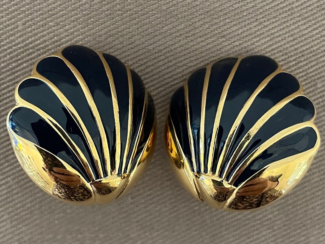 DECO MONET Shell Clip on Statement Earrings - Etsy