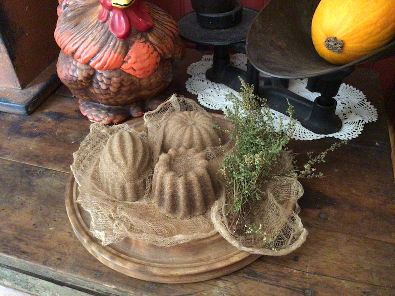 Primitive Early Pantry Tea Bread Sugar Cakes Colonial Decor Farmhouse ...