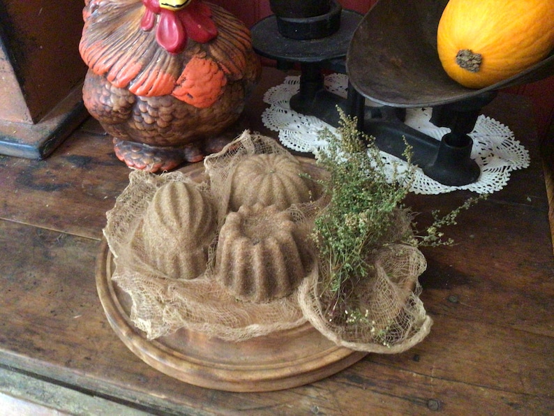 Primitive Early Pantry Tea Bread Sugar Cakes Colonial Decor Farmhouse ...