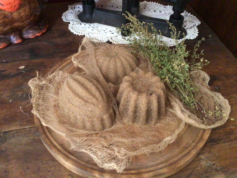 Primitive Early Pantry Tea Bread Sugar Cakes Colonial Decor Farmhouse ...