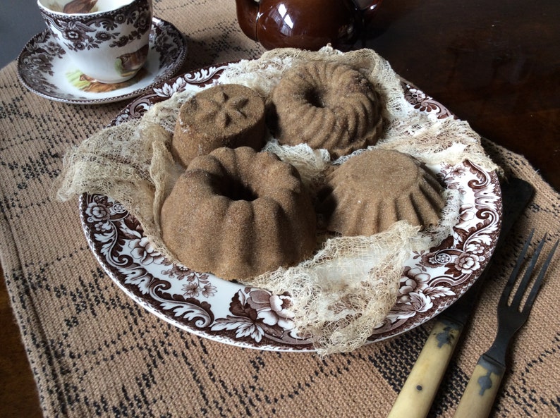 Pantry Sugar Plum Cakes Primitive Christmas Rustic Country Colonial ...