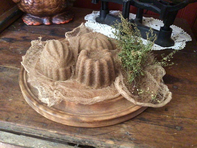 Primitive Early Pantry Tea Bread Sugar Cakes Colonial Decor Farmhouse ...
