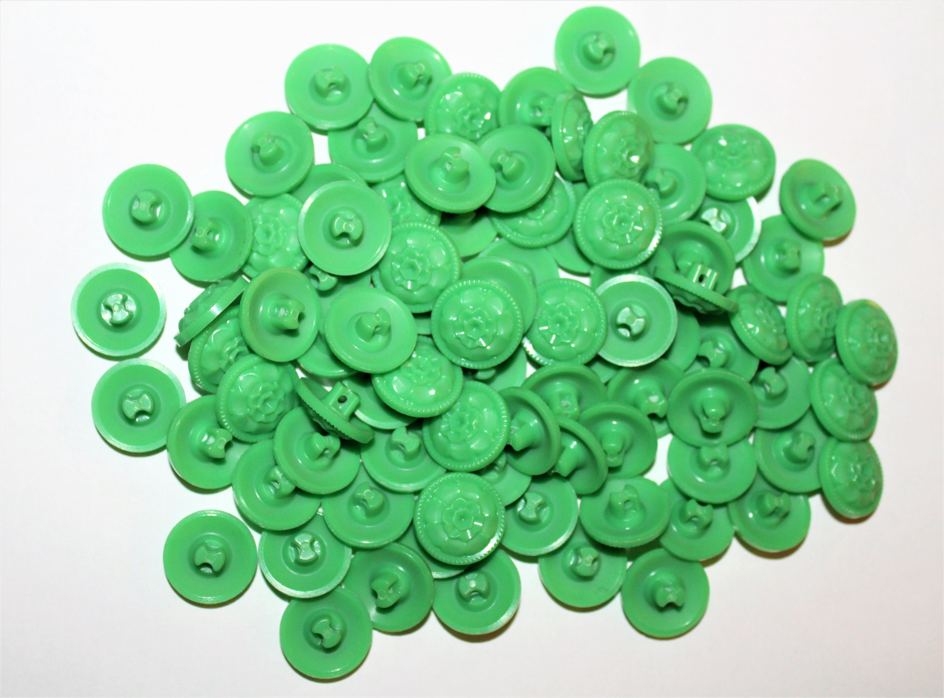 Vintage 3/4” Medium Green Shank Buttons,