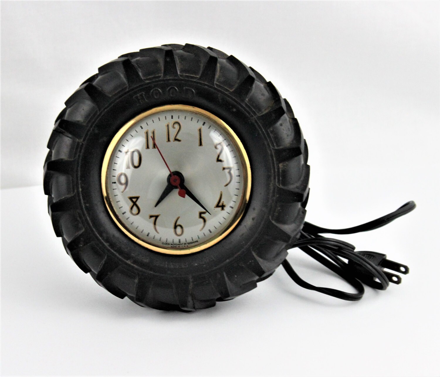Vintage 1940-50s Hood Tire Company Tractor Tire Desk Clock