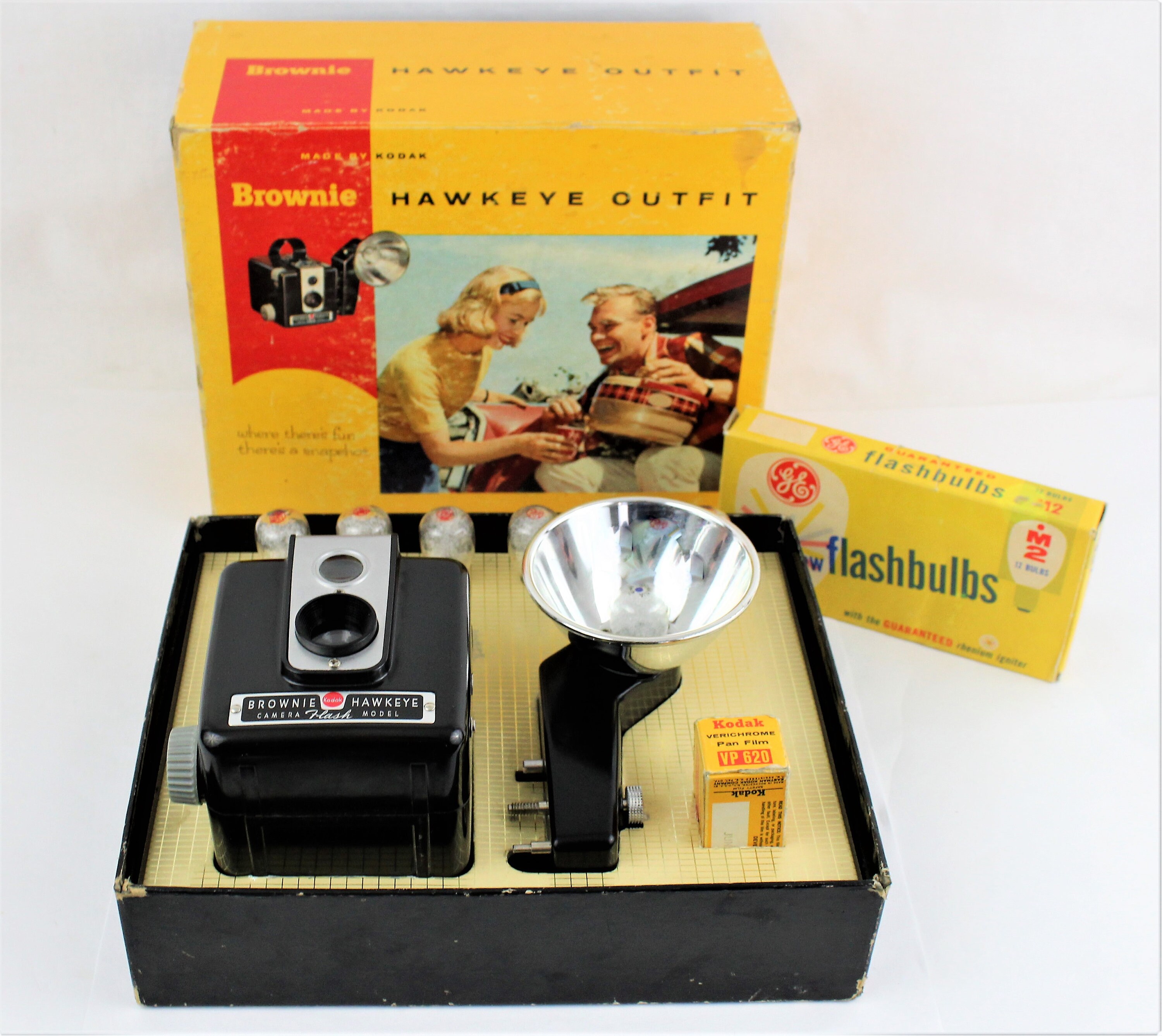 Vintage 1959 Kodak Brownie Hawkeye Camera Outfit