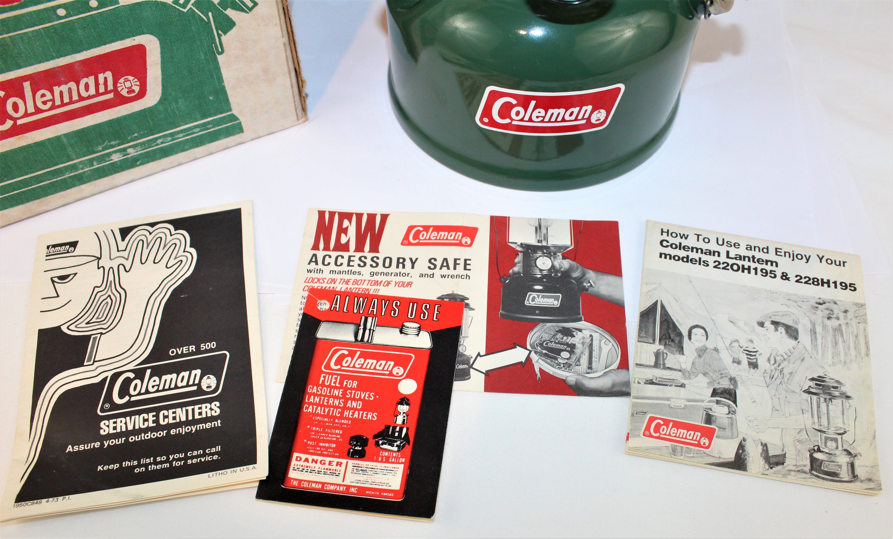 1973 Green Coleman 220H Lantern, Camping Lantern 1973 Green Coleman 220H Lantern, Camping Lantern