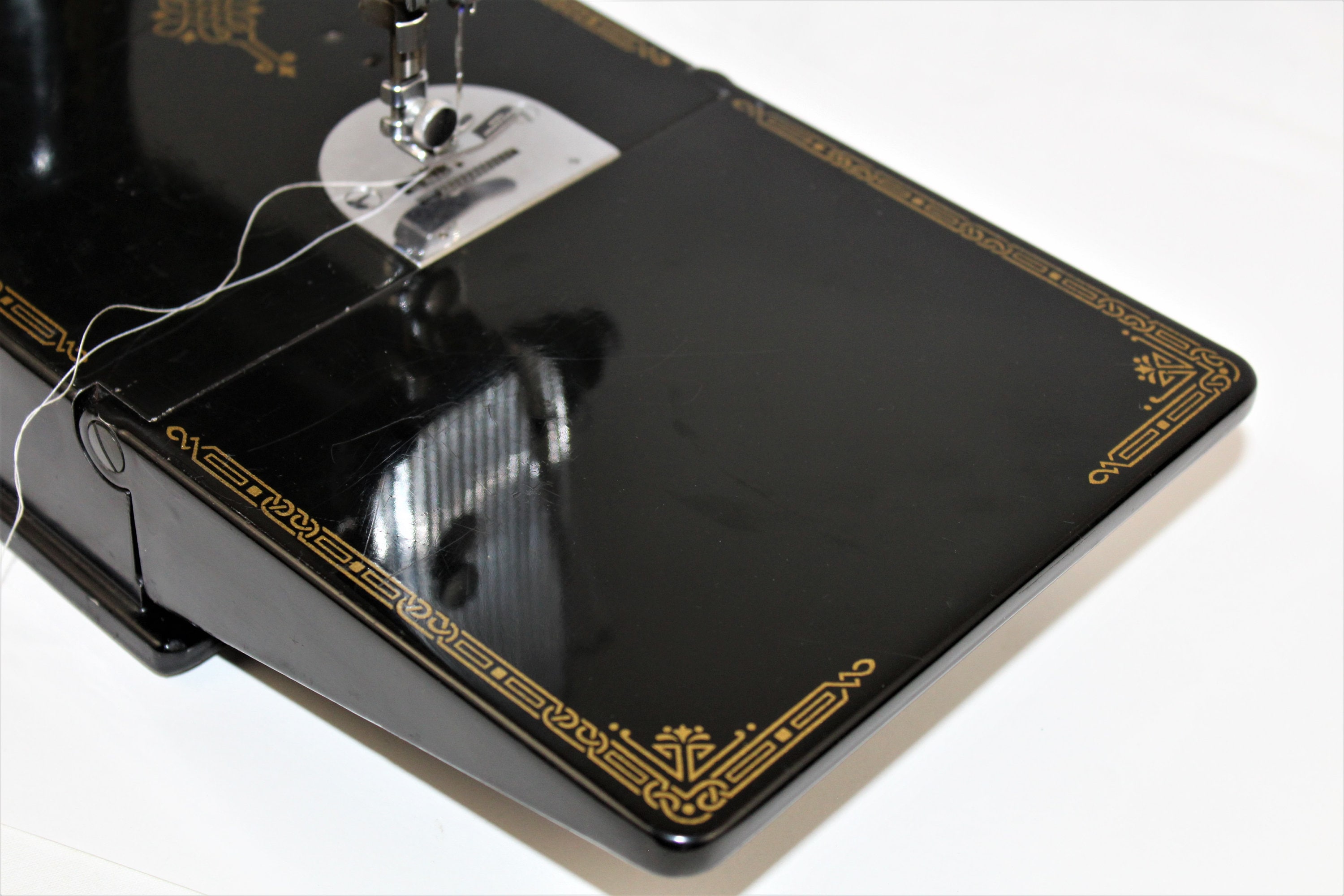 Singer 221 Featherweight Sewing Machine, Precision Sewing