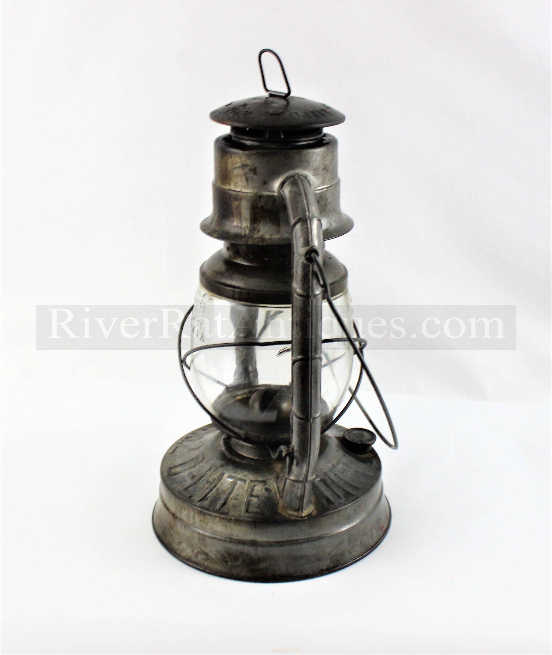 Antique 1923 Dietz No.2 D-Lite Lantern Antique 1923 Dietz No.2 D-Lite Lantern