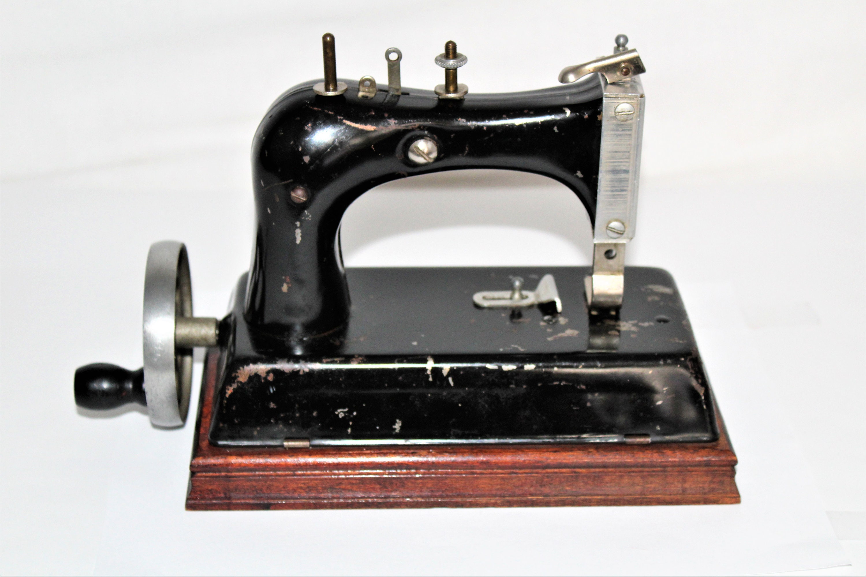 Vintage Sewing Machine, 1940s Junior Miss Sewing Machine