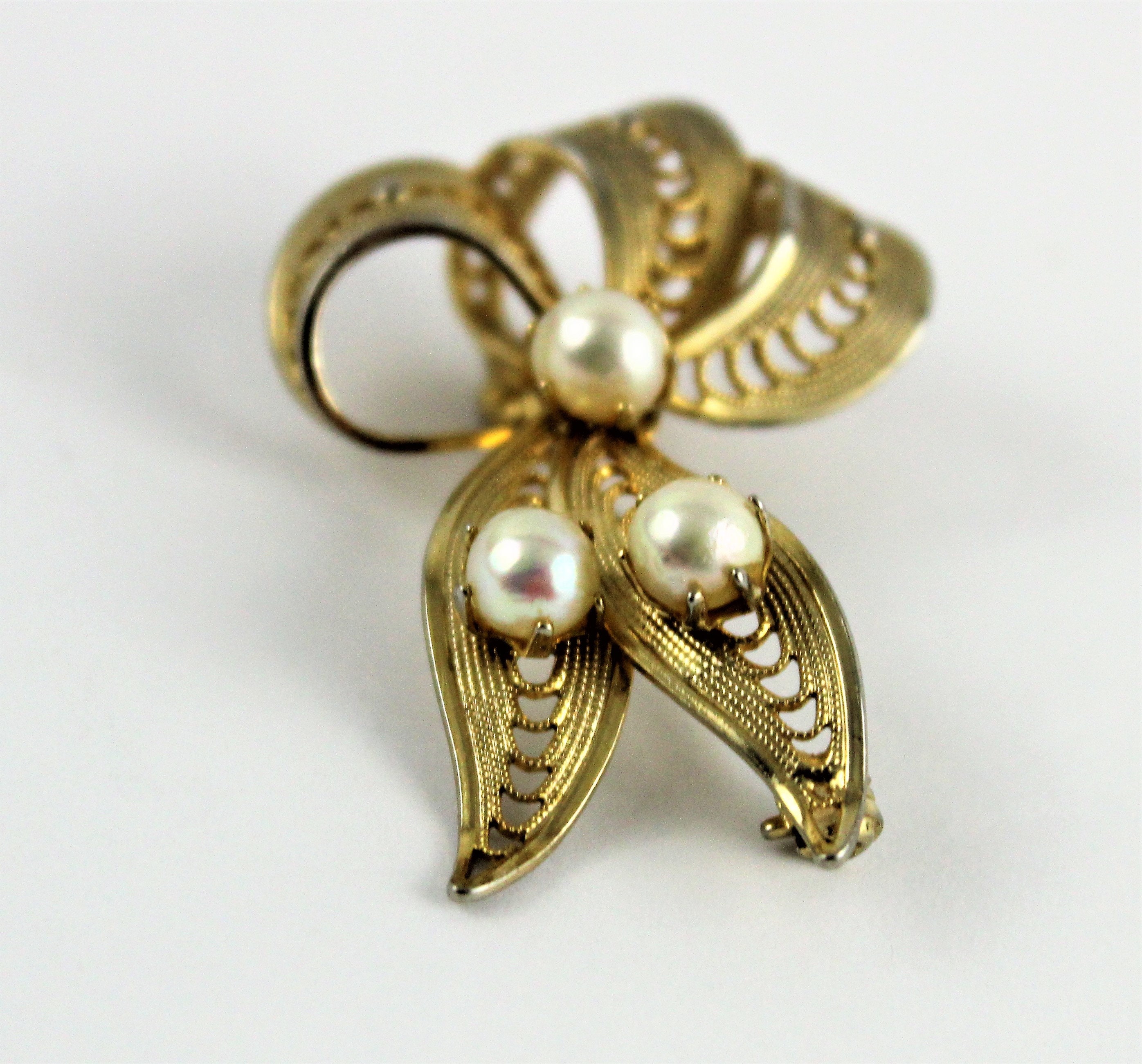 Mid Century Brooch / Ribbon Design Brooch