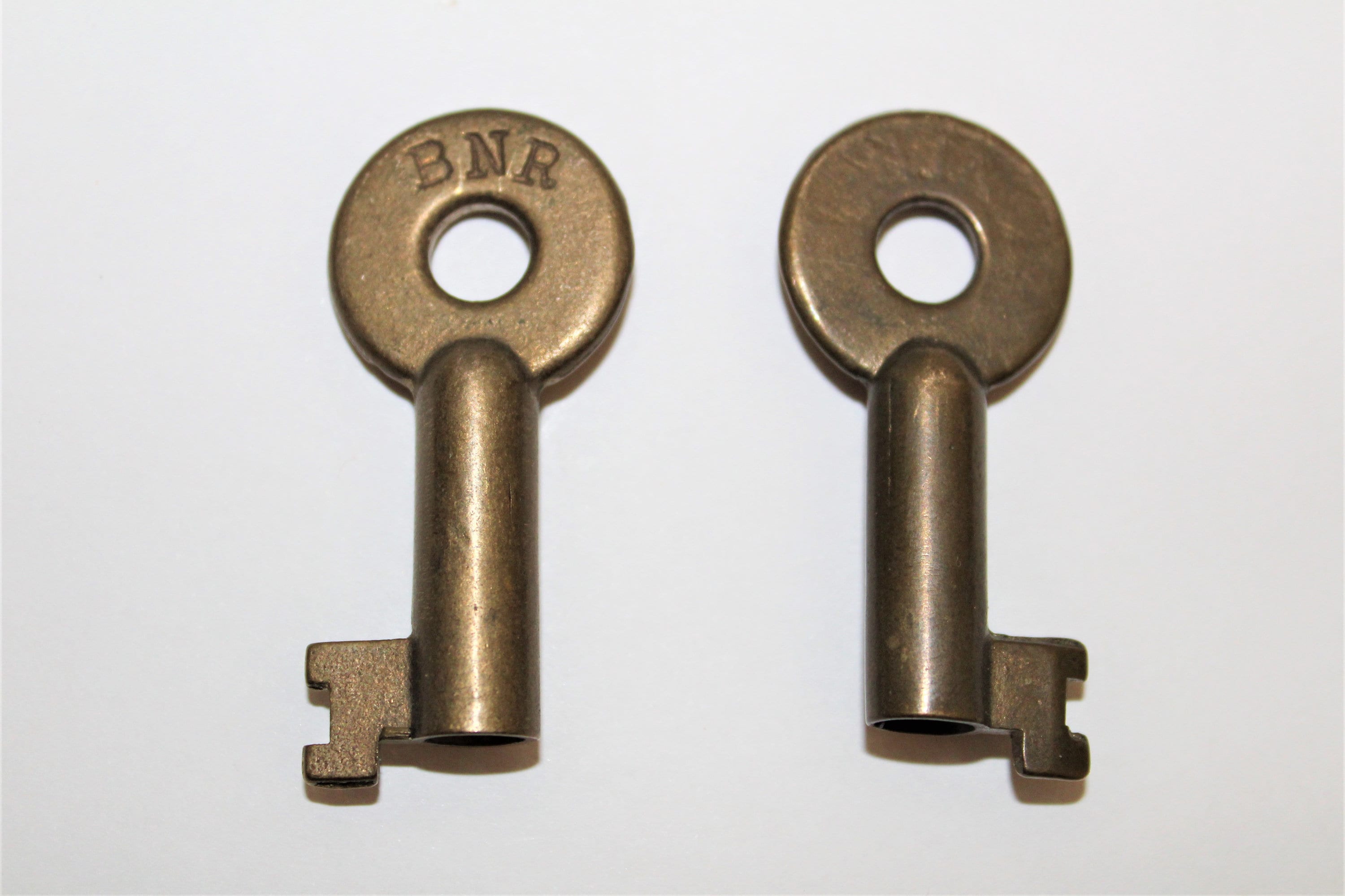 Railroad Memorabilia / Burlington Northern Railroad / BNR / Switchlock Key