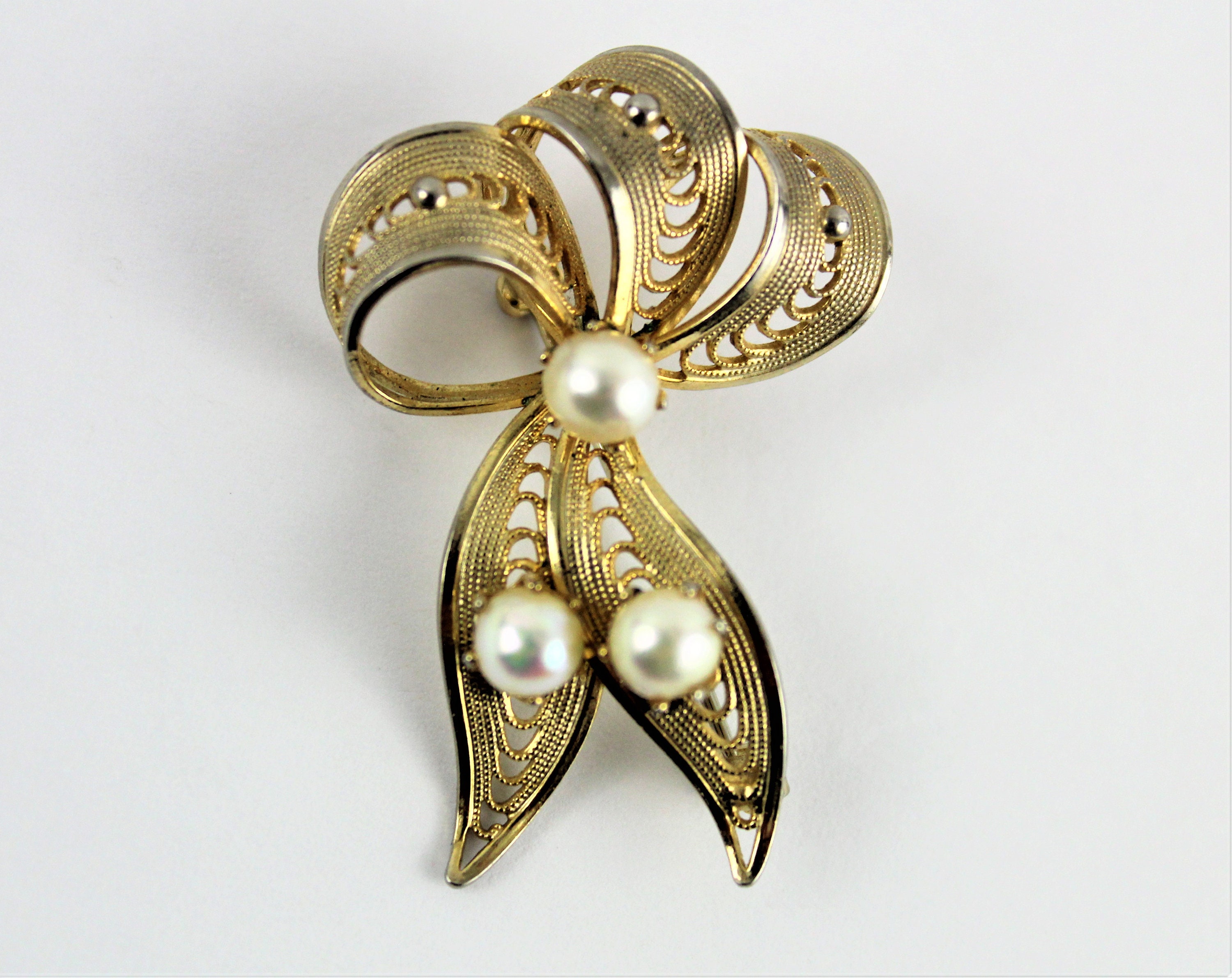 Mid Century Brooch / Ribbon Design Brooch