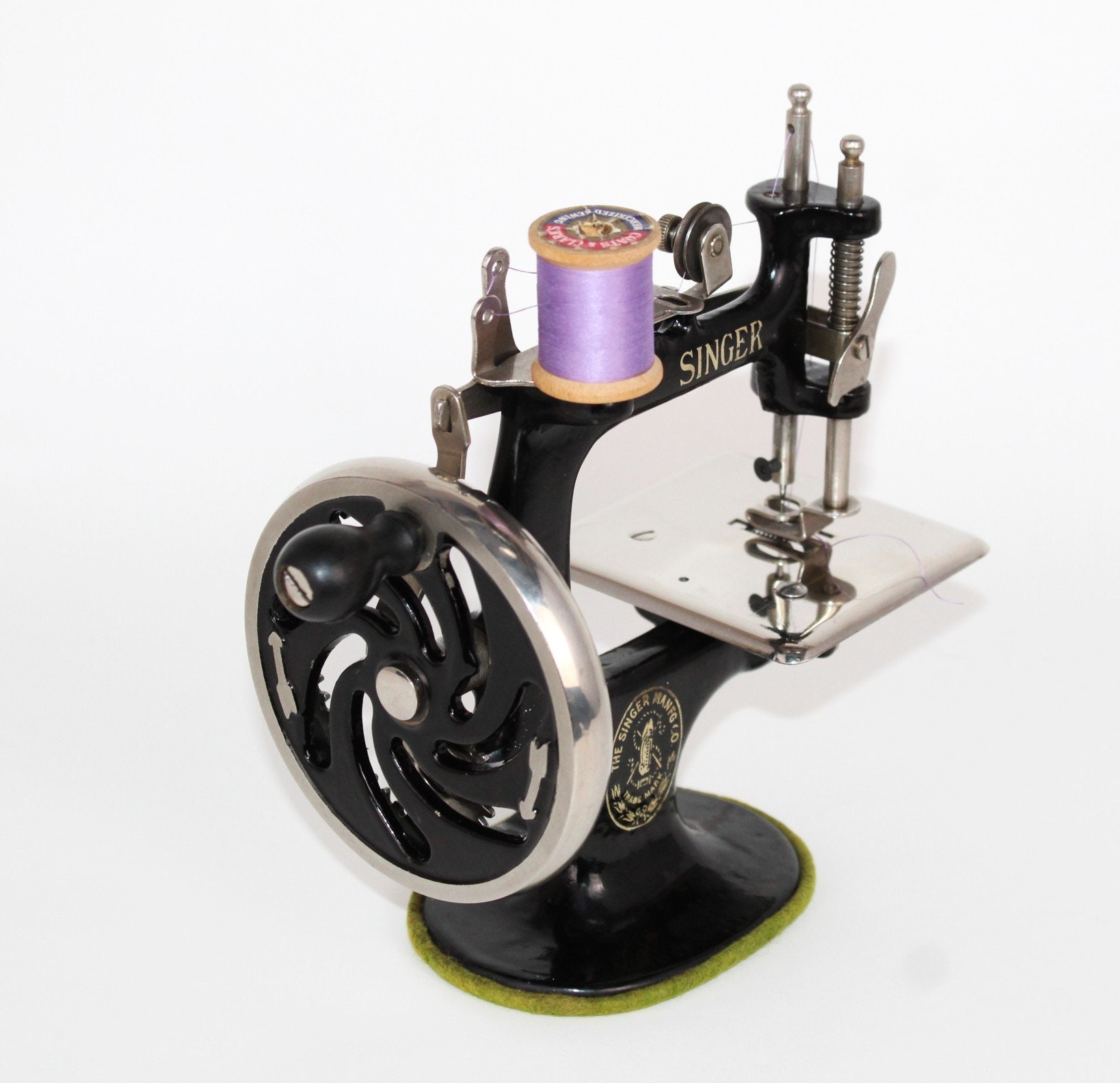 1920s Singer Model 20 Toy Sewing Machine