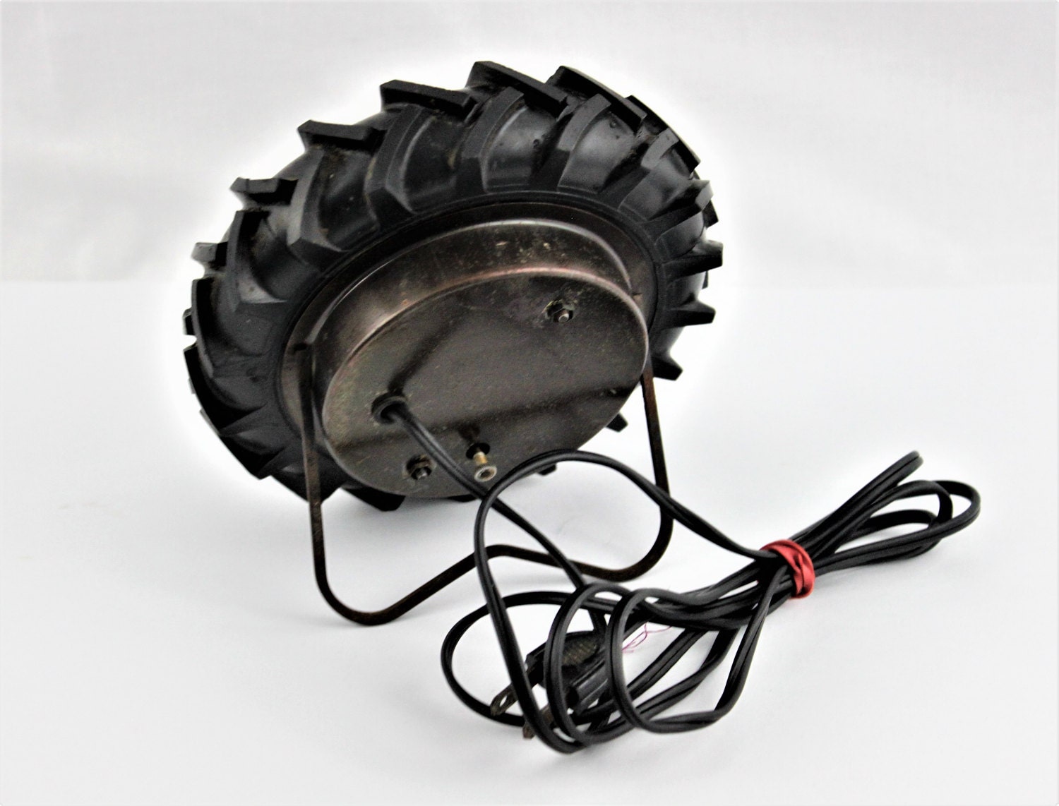Vintage 1940-50s Hood Tire Company Tractor Tire Desk Clock