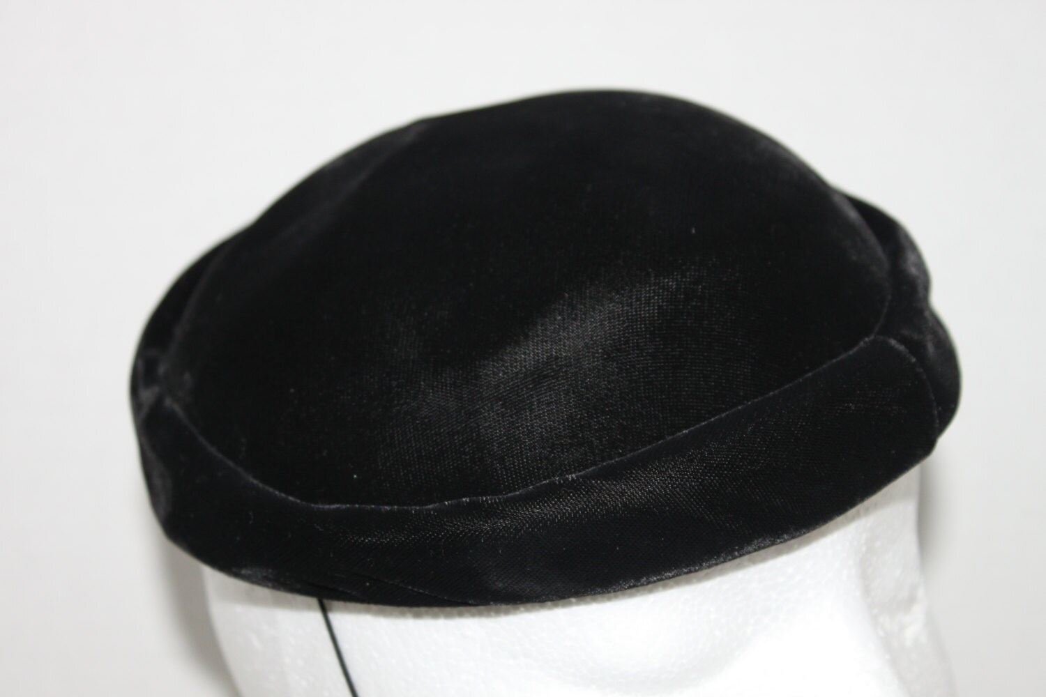 Vintage 1950s Black Velvet Toque Hat / Tilt Hat