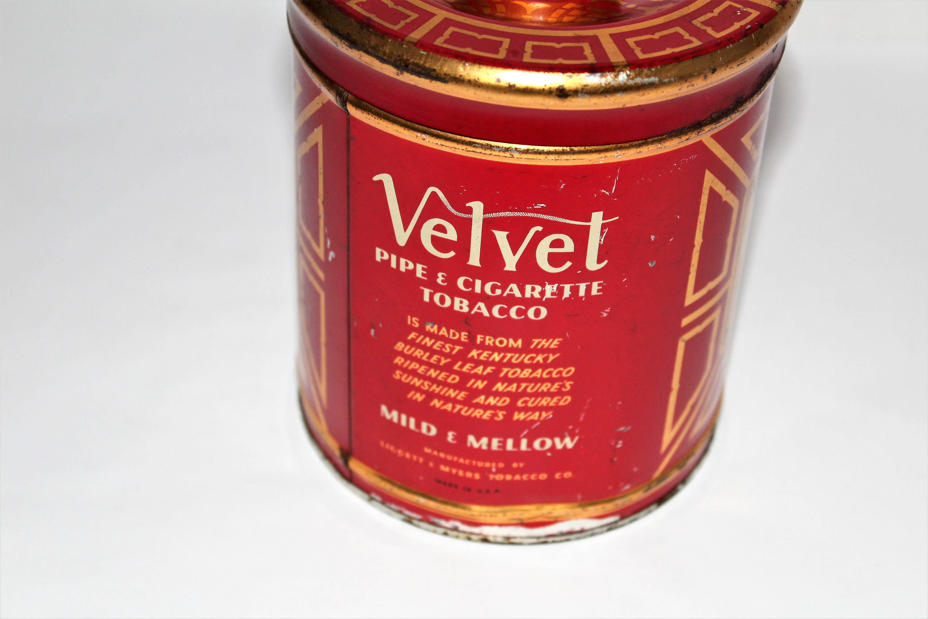 Velvet Pipe & Cigarette Tobacco tin