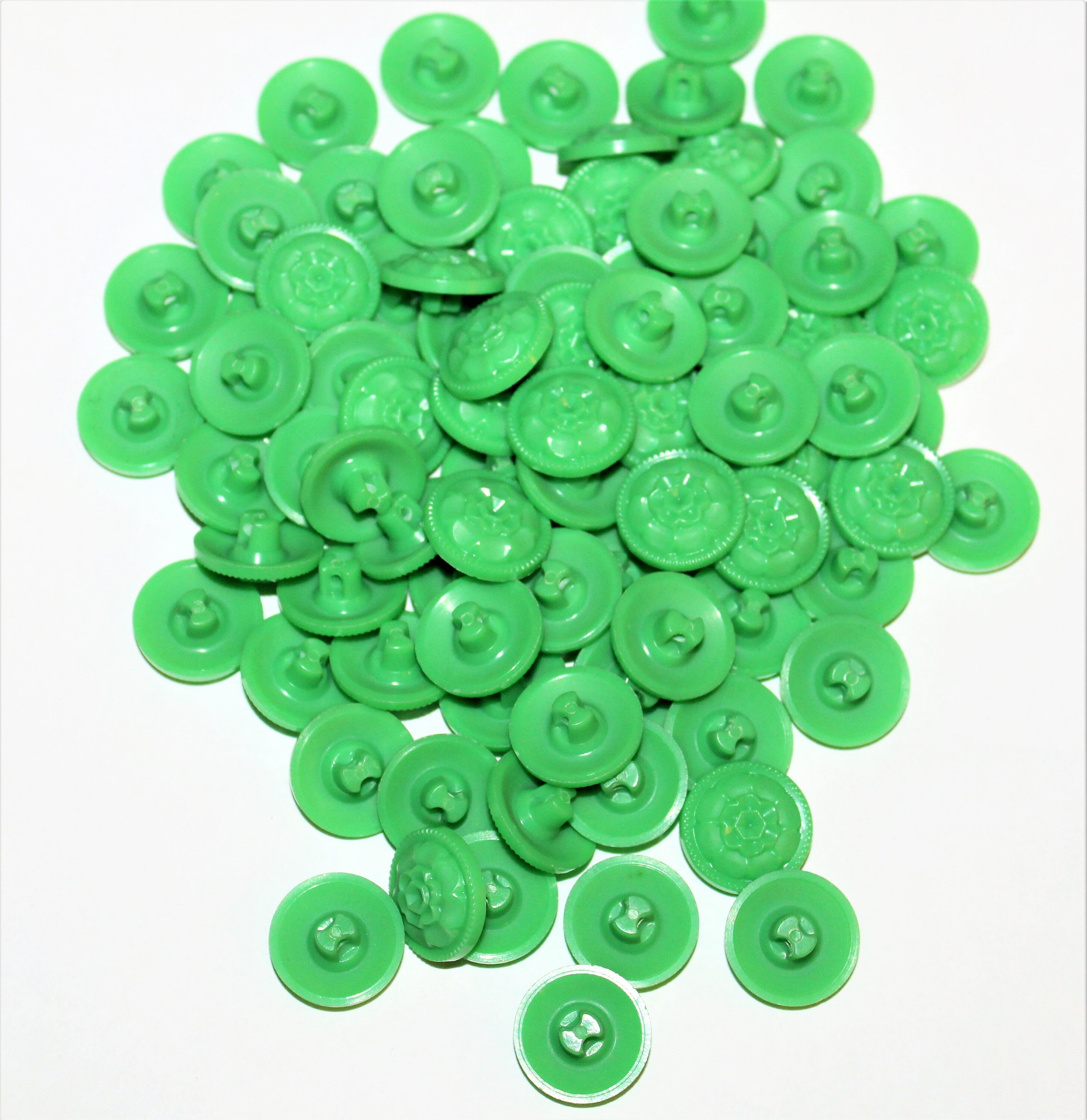 Vintage 3/4” Medium Green Shank Buttons,