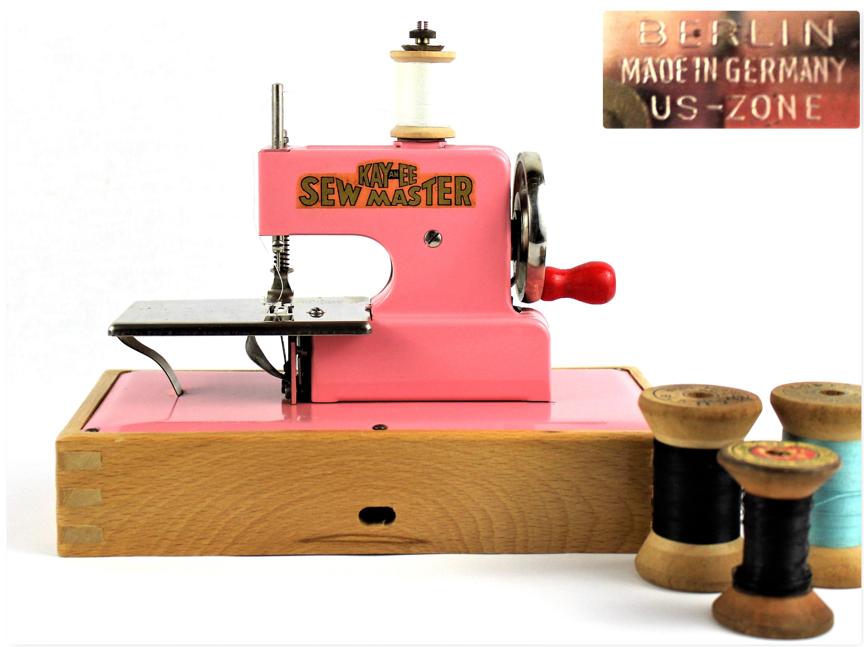 1945 KAYanEE, SEW MASTER Child’s Sewing Machine, Pink Sewing Machine
