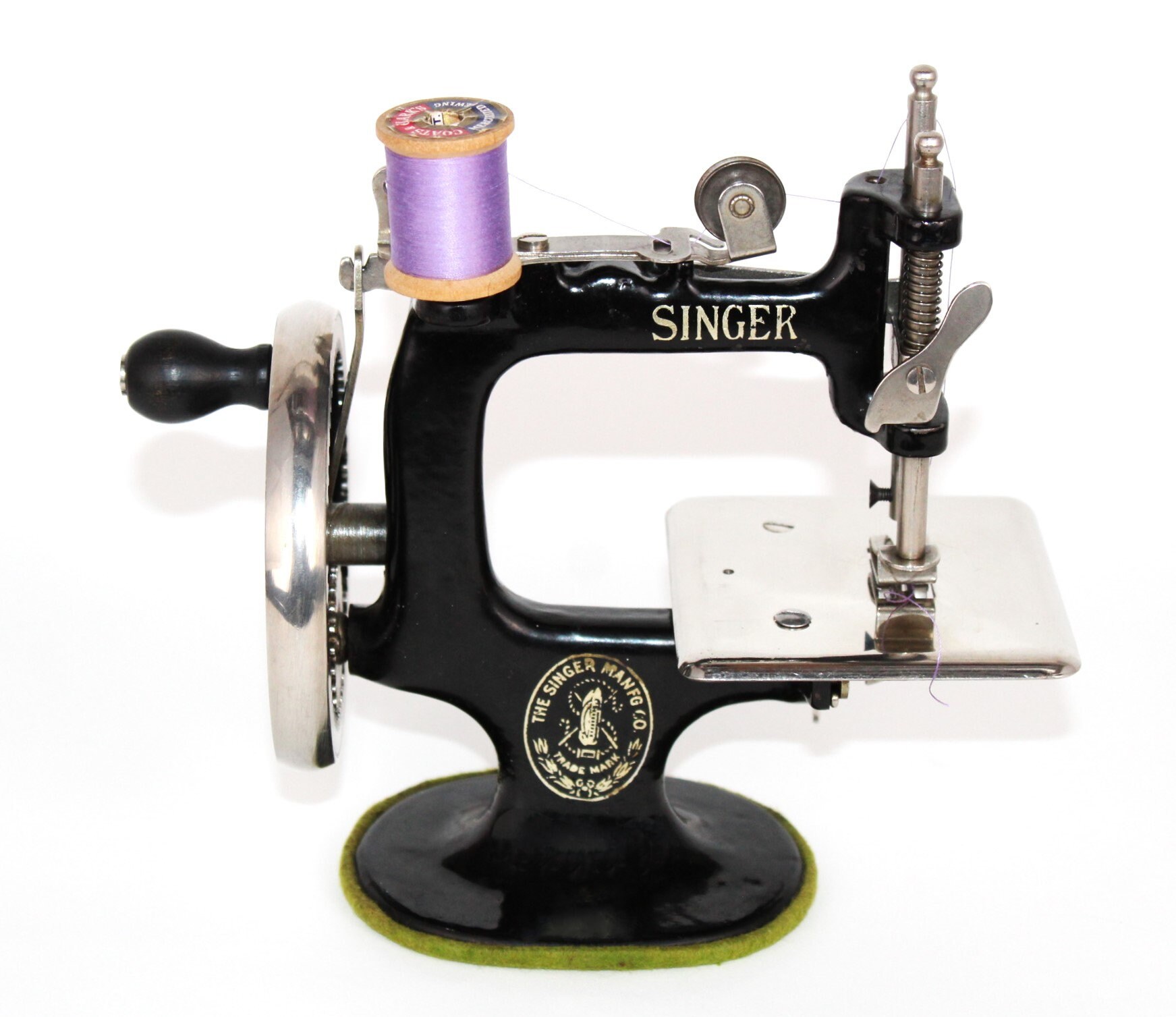 1920s Singer Model 20 Toy Sewing Machine