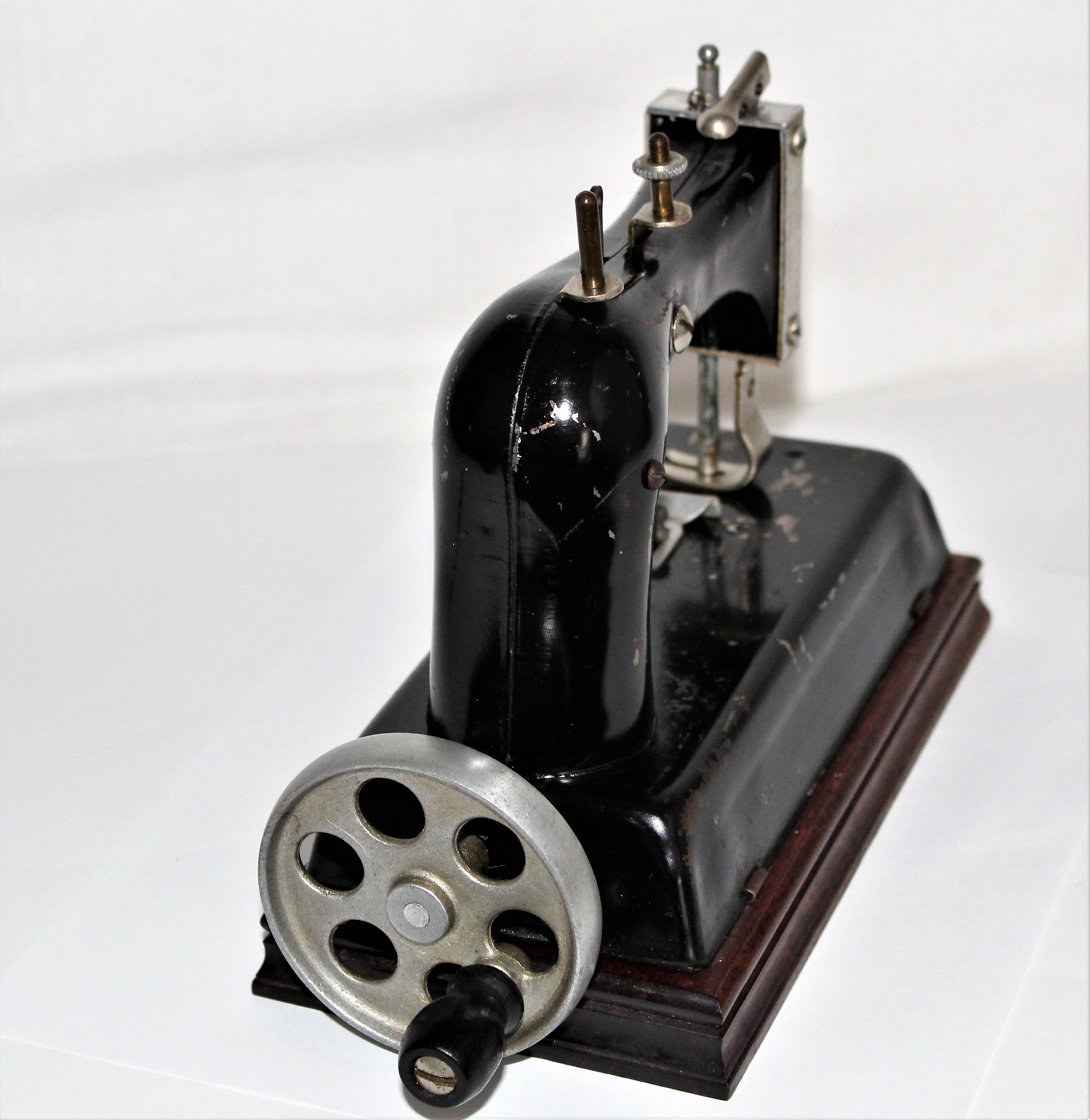 Vintage Sewing Machine, 1940s Junior Miss Sewing Machine