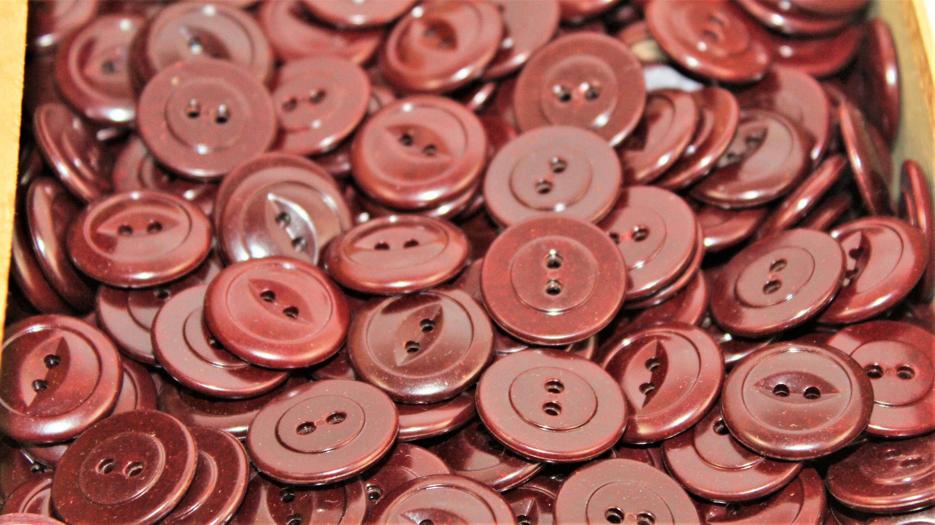 Vintage 3/4” Wine Colored Buttons in a Universal Button Fast & Button ...