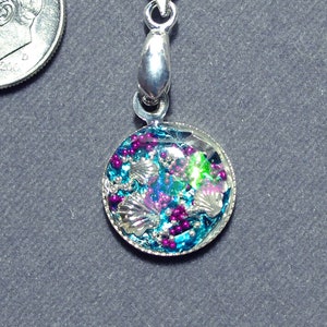 Sea Shells Turquoise Resin Pendant Necklace, Small Round, Silver Metal ...