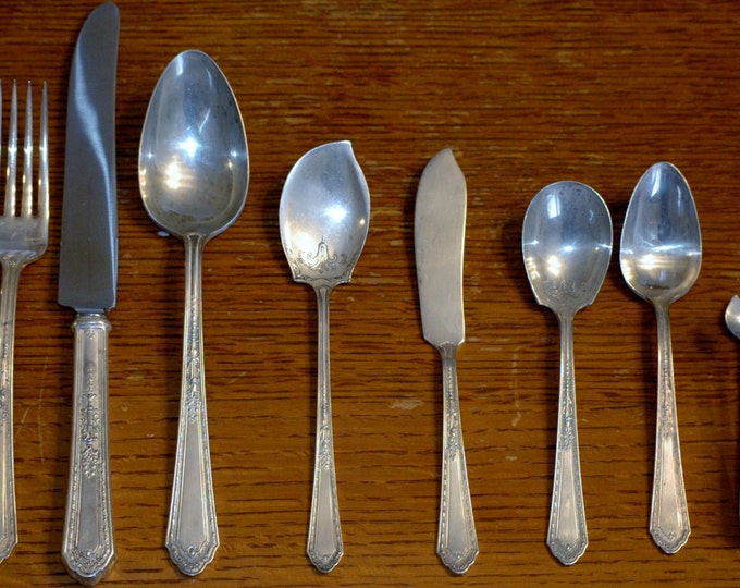 Holmes & Edwards Inlaid Super Plate Silverplate Flatware Set...1925 ...