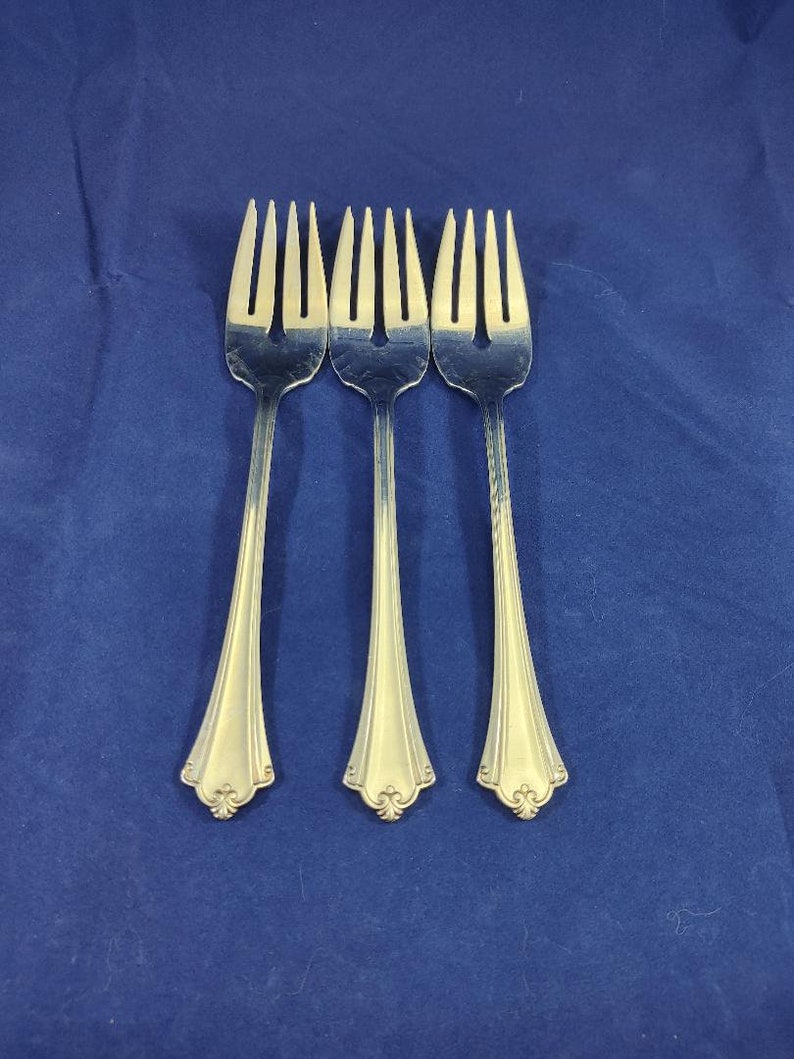 Oneida Silver Stainless Steel Deluxe Flatware Silverware Anticipation ...