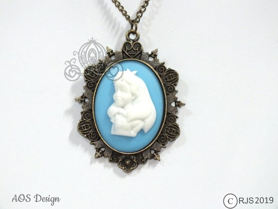 Handmade Alice in Wonderland Cameo Necklace Gothic Victorian Costume Jewelry for Disney Fans
