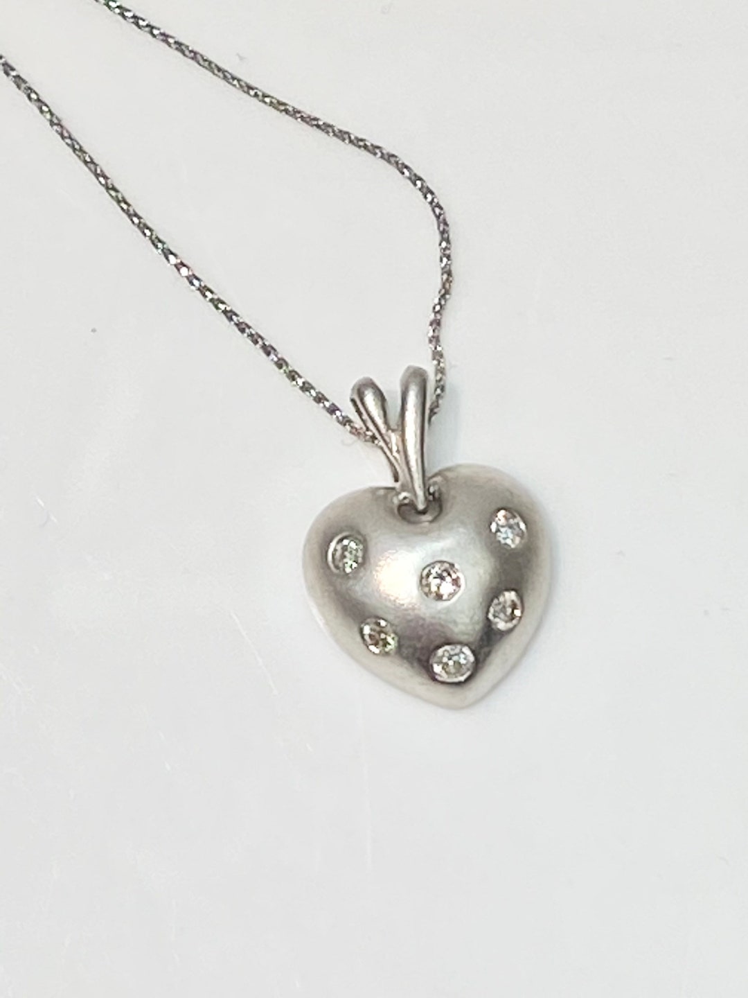 Corazón de diamantes con engaste bruñido en oro de 14 quilates, Corazón ...