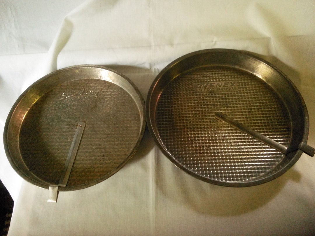 Mismatched Metal Baking Pans - Farmhouse Kitchen - Kitchen Decor ...