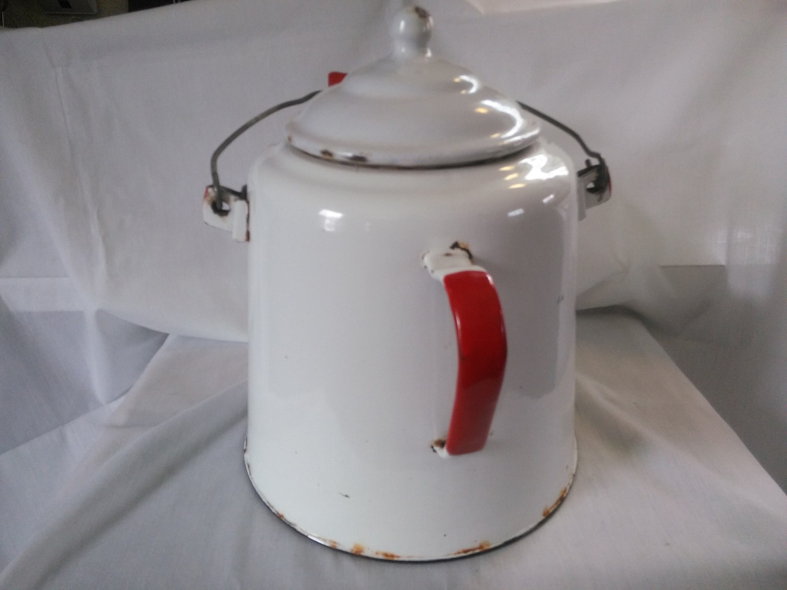 Vintage Enamelware Coffee Pot White an Red Enamelware Coffee - Etsy Vintage Enamelware Coffee Pot White an Red Enamelware Coffee - Etsy