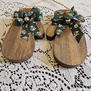 Vintage Wood Mitten Door Decor - Mitten Decor - Winter Decor - Wood ...