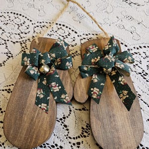 Vintage Wood Mitten Door Decor - Mitten Decor - Winter Decor - Wood ...