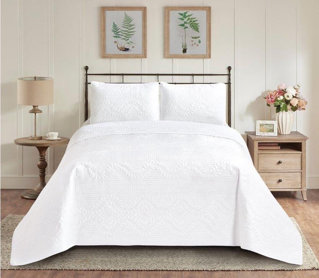 Pure White Embossed Diamond Pattern Lightweight King Quilt Set Cottage ...