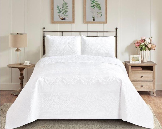 Pure White Embossed Diamond Pattern Lightweight King Quilt Set Cottage ...