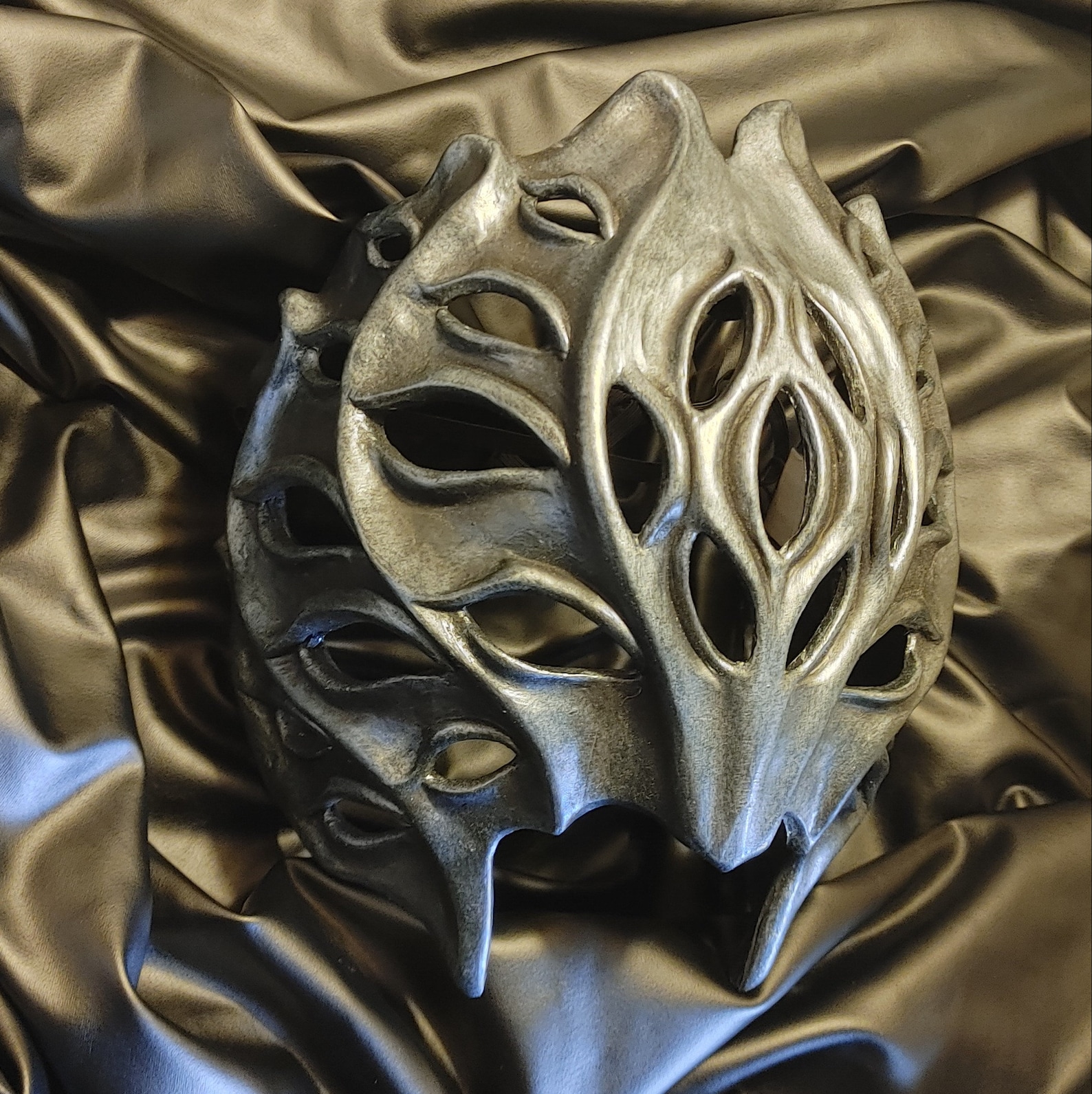 Thousand Eyes: Resin Cask Mask - Etsy