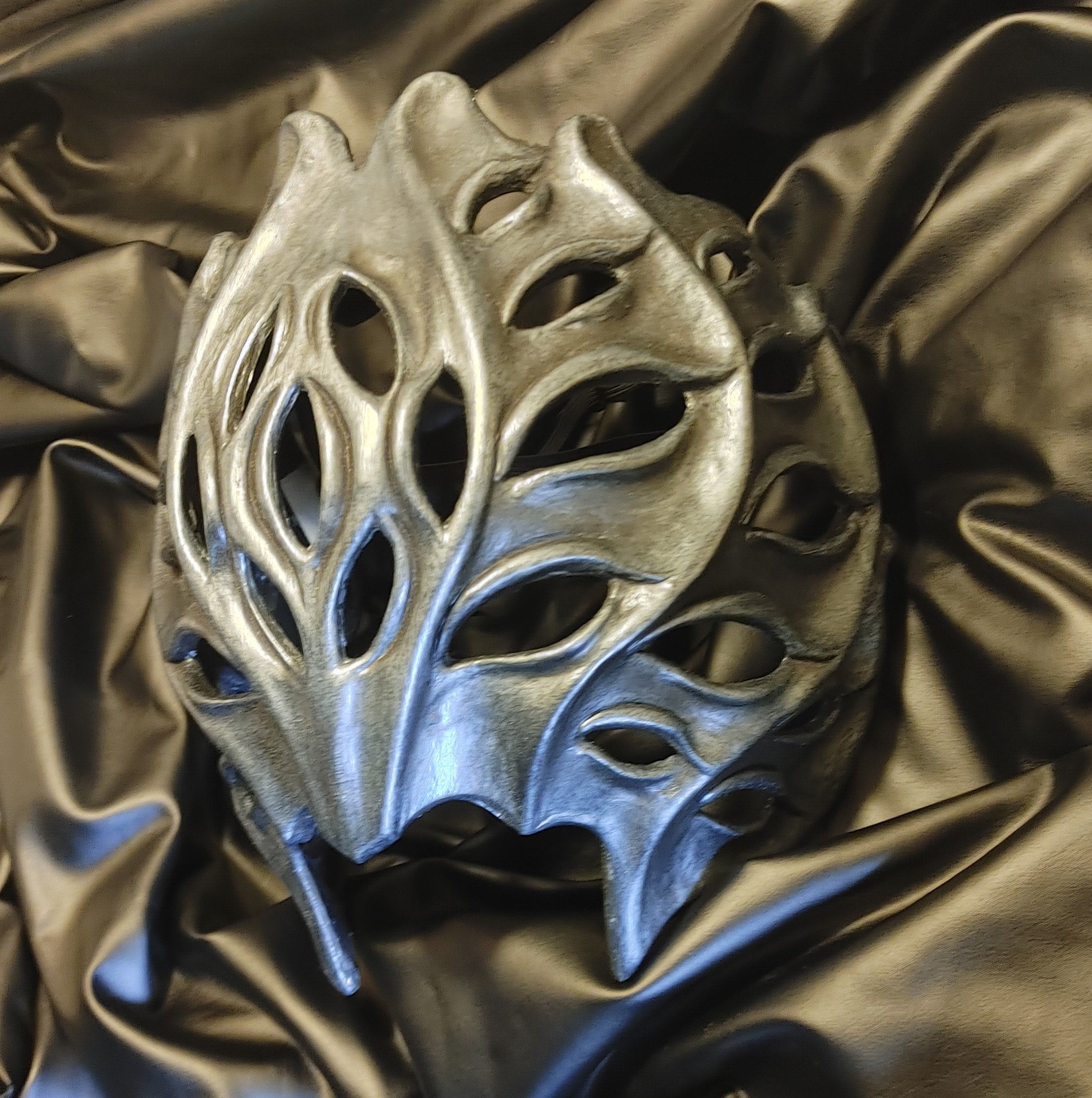 Thousand Eyes: Resin Cask Mask - Etsy