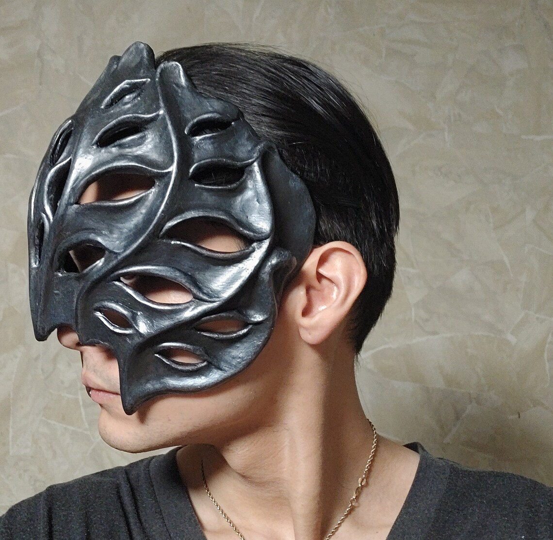 Thousand Eyes: Resin Cask Mask - Etsy